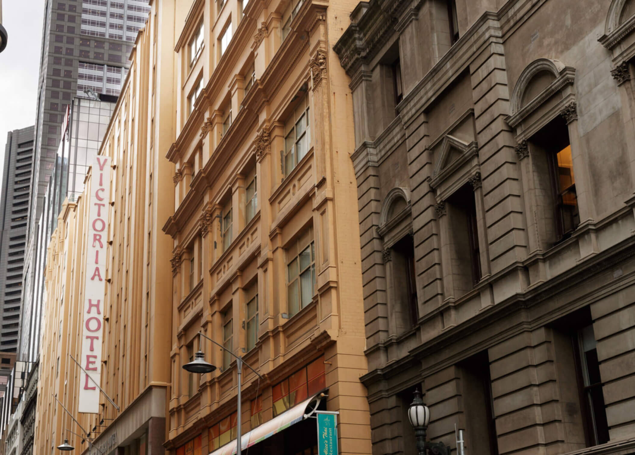 Eat & Drink - The Victoria Hotel Melbourne