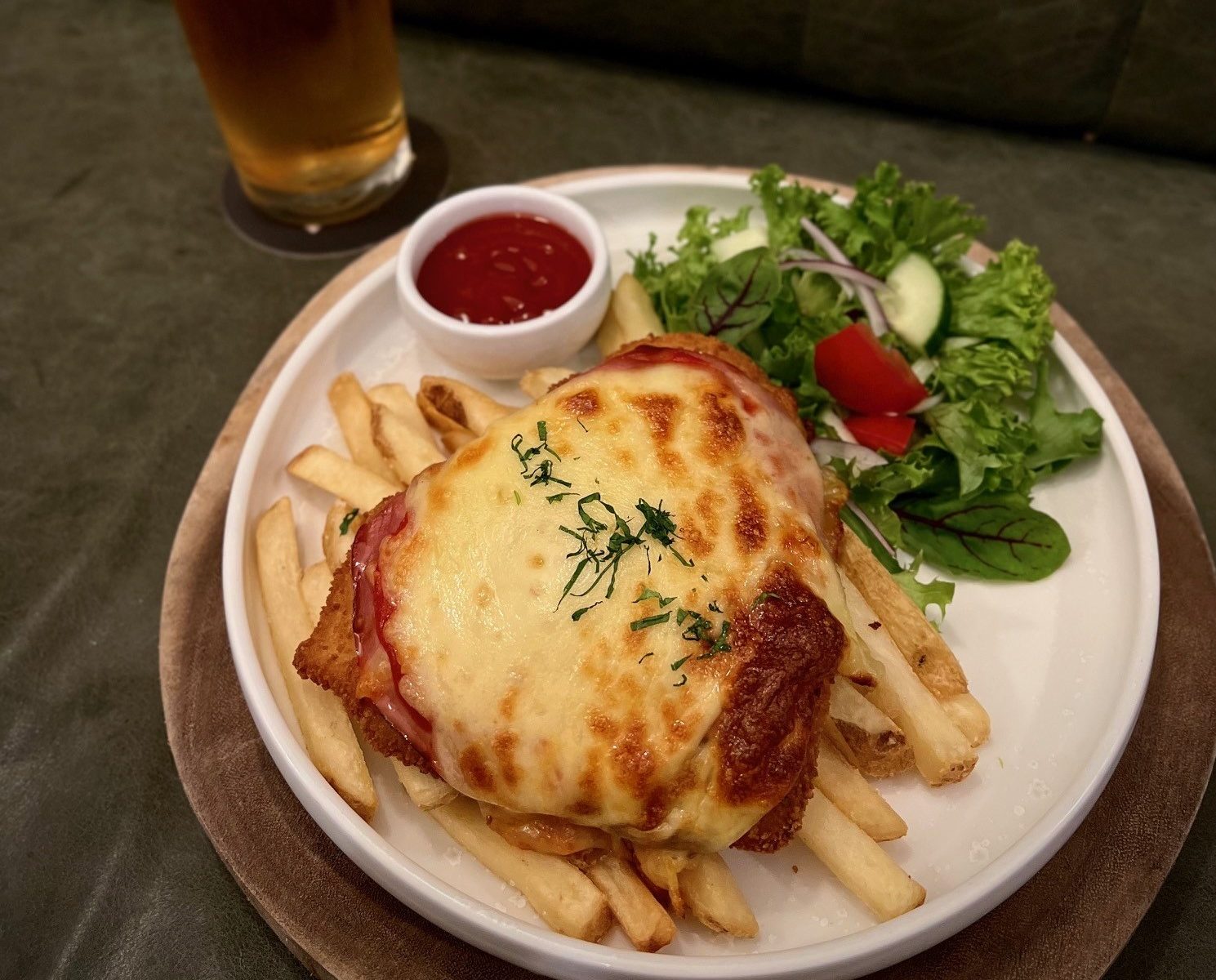 MISTER MUNRO Restaurant & Bar - The Victoria Hotel Melbourne