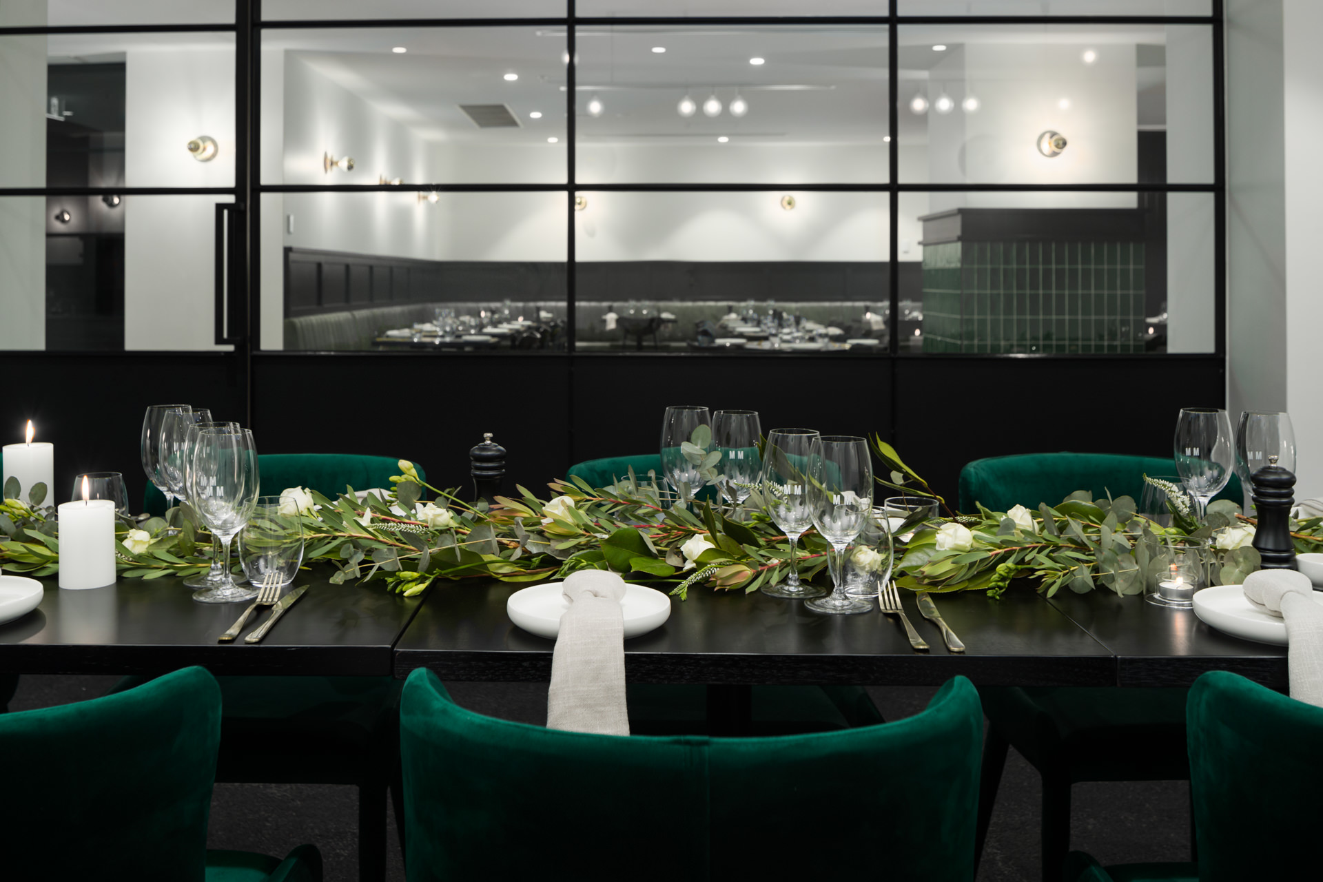 MISTER MUNRO Restaurant & Bar - The Victoria Hotel Melbourne